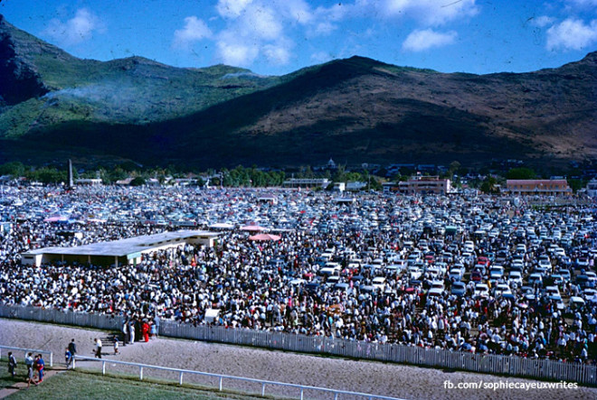 Port Louis - Crowd of the Champ de Mars - 1970s - Vintage Mauritius