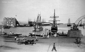 Port Louis - Place D'Armes and Labourdonnais Square - Carioles ready ...